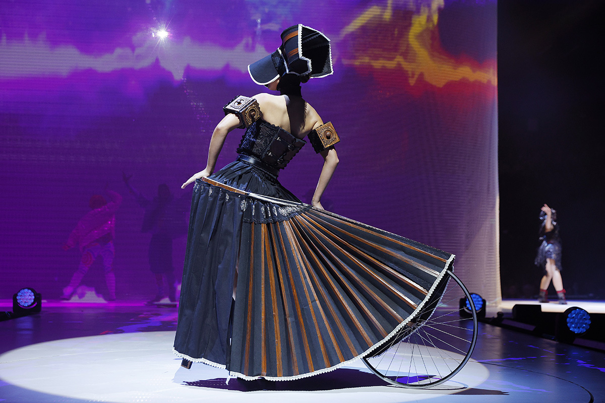 HB’s Kate MacKenzie wins WOW supreme award, again! | BayBuzz